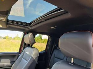 Red Ford F-150 2017 in Alytus, with an engine capacity of 4.95 L and mileage of 43 thousand km for 31000 €, photo 42 on AUTOMOTO.COM.LV