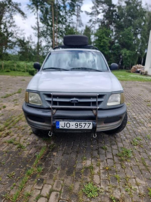 Balts Ford F-150 1998 Liepāja, ar dzinēja tilpumu 4.60 L un nobraukumu 161 tūkst. km par 5000 €, foto 1 vietnē AUTOMOTO.COM.LV
