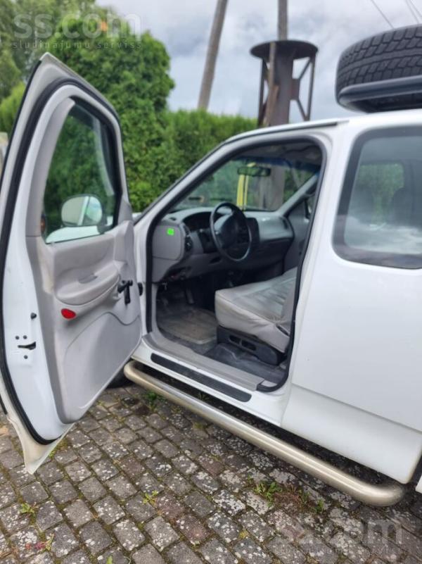 Balts Ford F-150 1998 Liepāja, ar dzinēja tilpumu 4.60 L un nobraukumu 161 tūkst. km par 5000 €, foto 2 vietnē AUTOMOTO.COM.LV