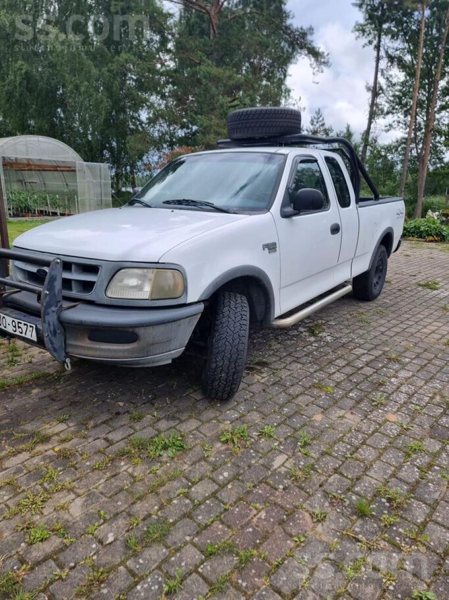 Balts Ford F-150 1998 Liepāja, ar dzinēja tilpumu 4.60 L un nobraukumu 161 tūkst. km par 5000 €, foto 4 vietnē AUTOMOTO.COM.LV