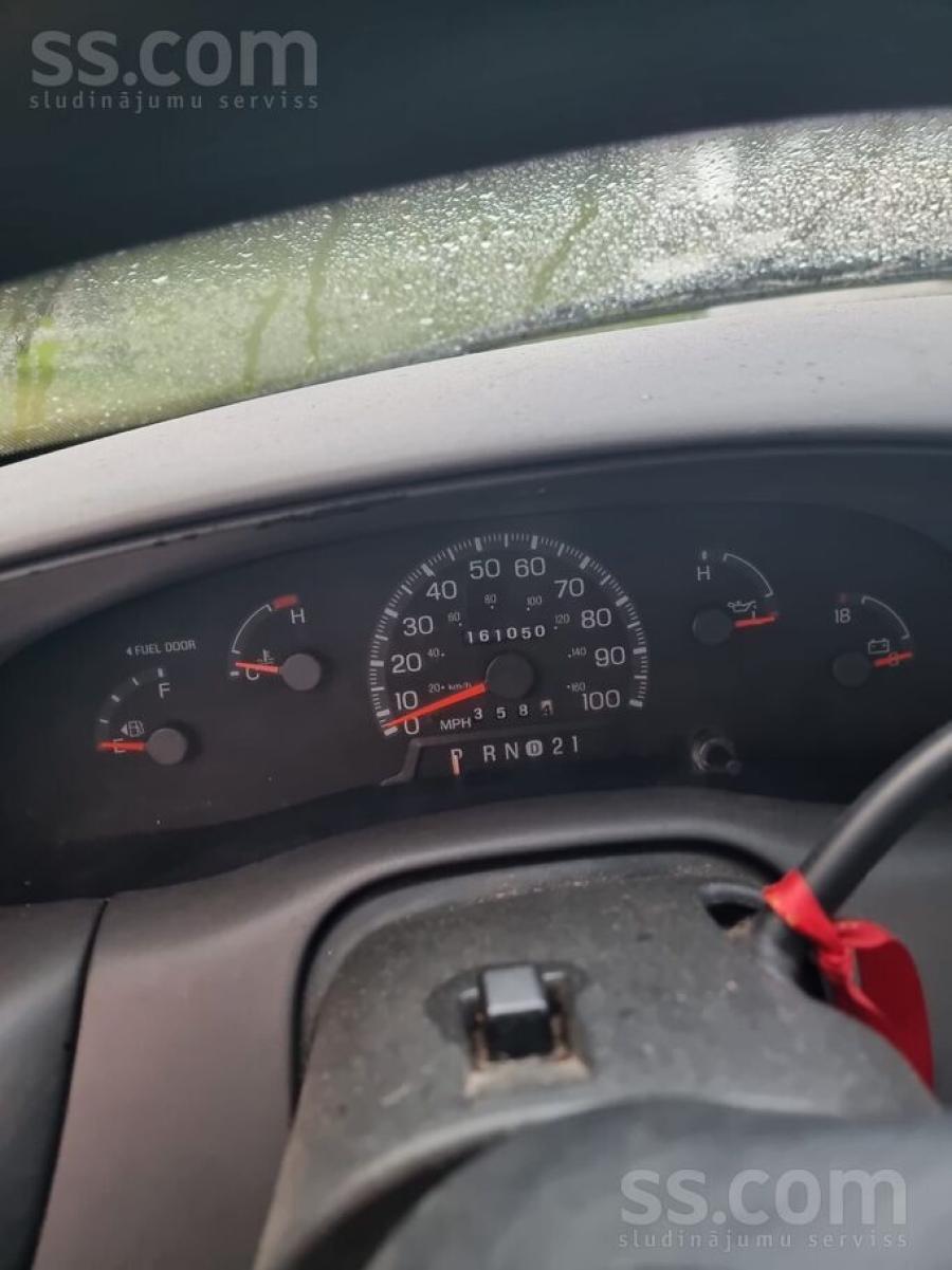 Balts Ford F-150 1998 Liepāja, ar dzinēja tilpumu 4.60 L un nobraukumu 161 tūkst. km par 5000 €, foto 5 vietnē AUTOMOTO.COM.LV
