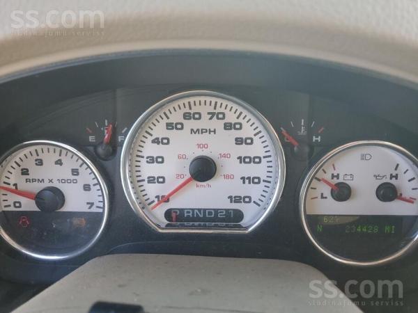Balts Ford F-150 2004 Jelgava, ar dzinēja tilpumu 5.40 L un nobraukumu 235 tūkst. km par 3500 €, foto 8 vietnē AUTOMOTO.COM.LV