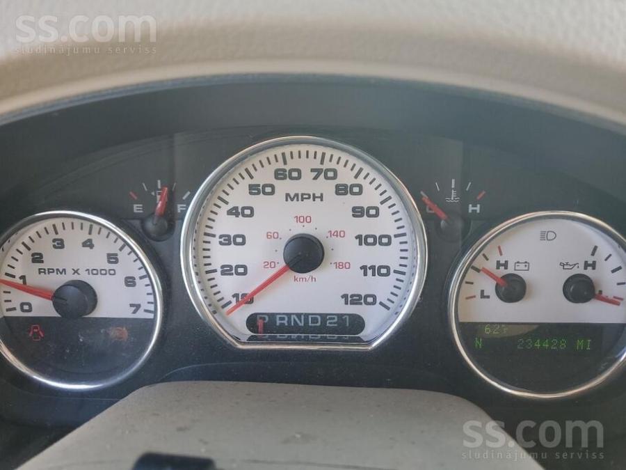 Balts Ford F-150 2004 Jelgava, ar dzinēja tilpumu 5.40 L un nobraukumu 235 tūkst. km par 3500 €, foto 8 vietnē AUTOMOTO.COM.LV