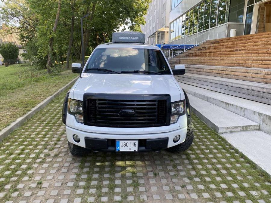 White Ford F-150 2012 in Kaunas, with an engine capacity of 5.00 L and mileage of 340 thousand km for 11900 €, photo 3 on AUTOMOTO.COM.LV