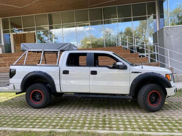 White Ford F-150 2012 in Kaunas, with an engine capacity of 5.00 L and mileage of 340 thousand km for 11900 €, photo 4 on AUTOMOTO.COM.LV