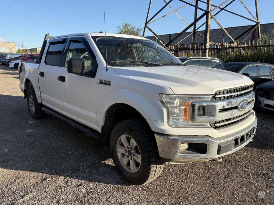 White Ford F-150 2018 in Kaunas, with an engine capacity of 4.95 L and mileage of 144 thousand km for 15500 €, photo 3 on AUTOMOTO.COM.LV