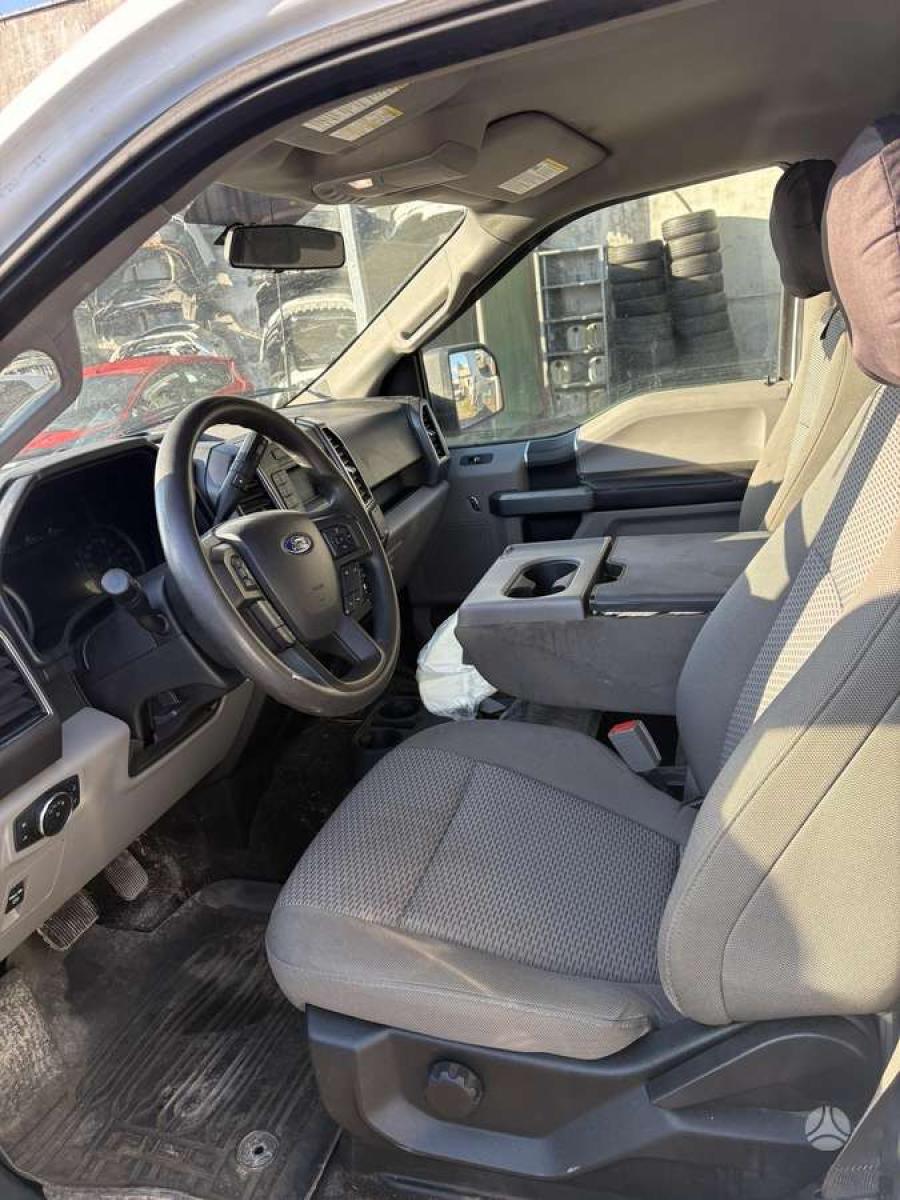 White Ford F-150 2018 in Kaunas, with an engine capacity of 4.95 L and mileage of 144 thousand km for 15500 €, photo 7 on AUTOMOTO.COM.LV
