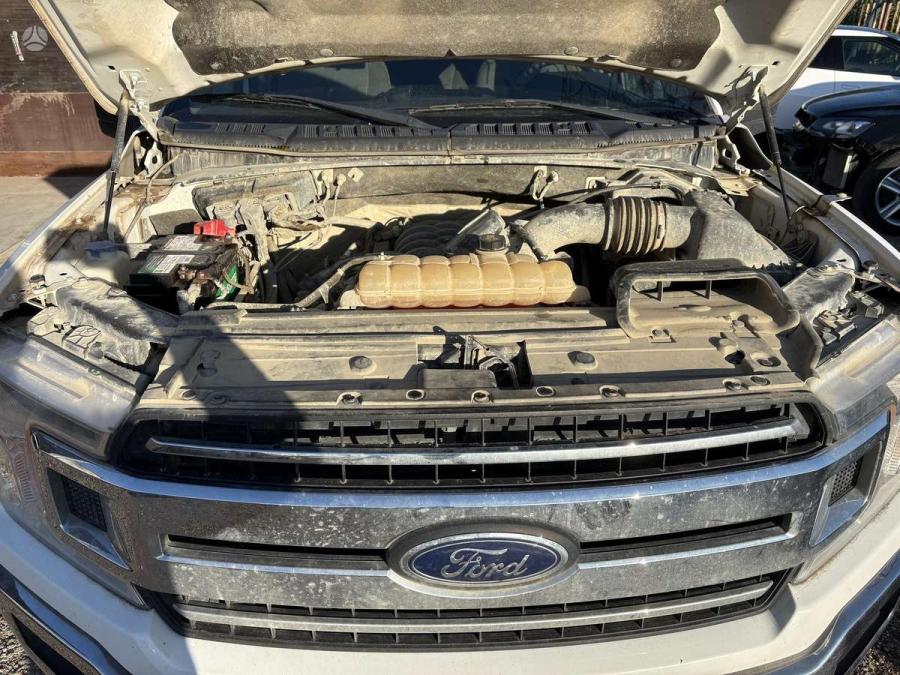 White Ford F-150 2018 in Kaunas, with an engine capacity of 4.95 L and mileage of 144 thousand km for 15500 €, photo 9 on AUTOMOTO.COM.LV