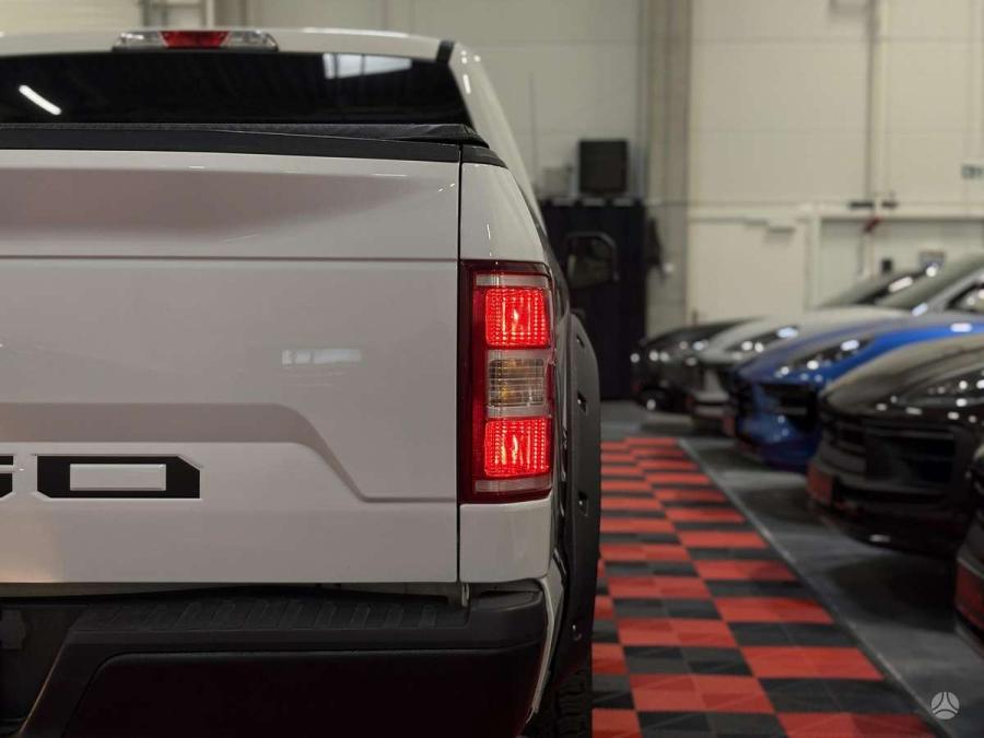 Balts Ford F-150 2019 Viļņa, ar dzinēja tilpumu 5.00 L un nobraukumu 236 tūkst. km par 23500 €, foto 9 vietnē AUTOMOTO.COM.LV