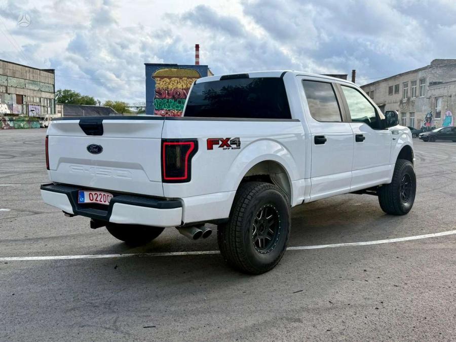 White Ford F-150 2019 in Klaipeda, with an engine capacity of 5.00 L and mileage of 176 thousand km for 22000 €, photo 7 on AUTOMOTO.COM.LV
