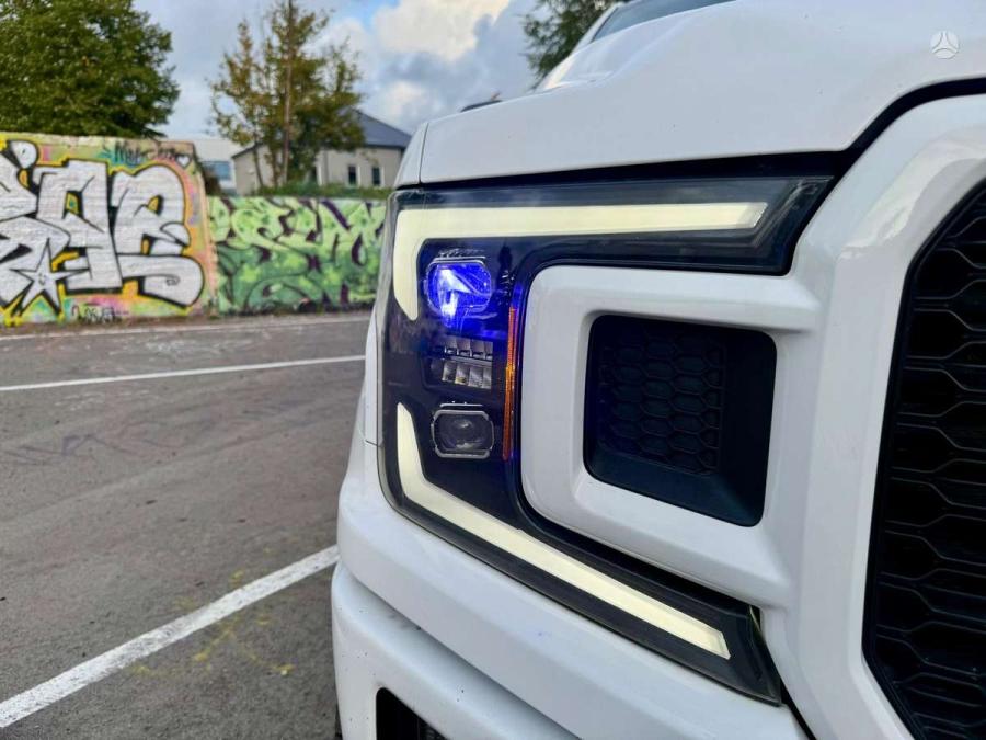White Ford F-150 2019 in Klaipeda, with an engine capacity of 5.00 L and mileage of 176 thousand km for 22000 €, photo 8 on AUTOMOTO.COM.LV
