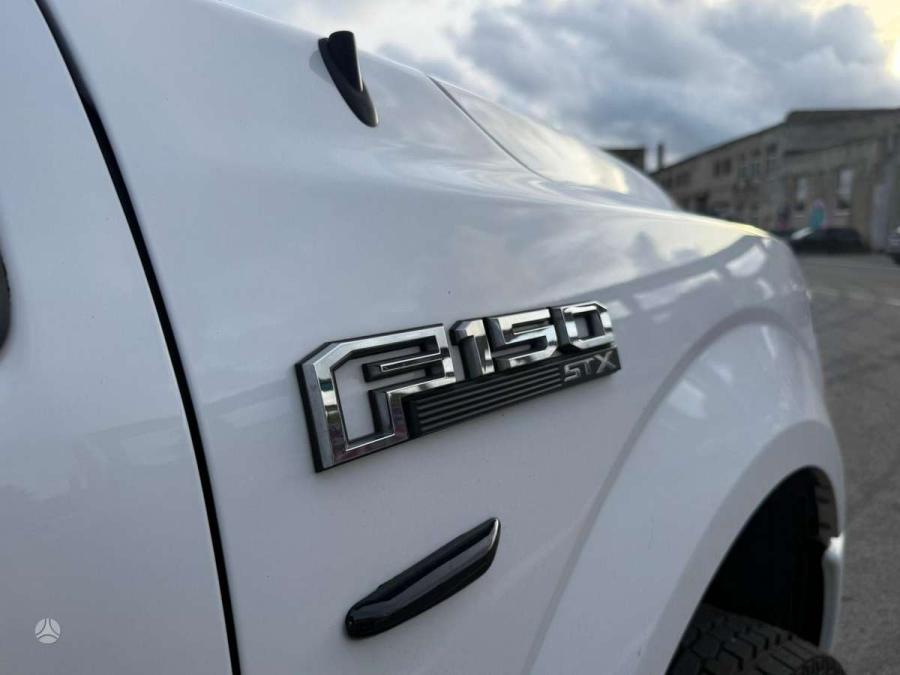 White Ford F-150 2019 in Klaipeda, with an engine capacity of 5.00 L and mileage of 176 thousand km for 22000 €, photo 9 on AUTOMOTO.COM.LV