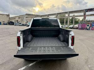 White Ford F-150 2019 in Klaipeda, with an engine capacity of 5.00 L and mileage of 176 thousand km for 22000 €, photo 12 on AUTOMOTO.COM.LV