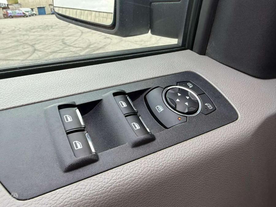 White Ford F-150 2019 in Klaipeda, with an engine capacity of 5.00 L and mileage of 176 thousand km for 22000 €, photo 13 on AUTOMOTO.COM.LV