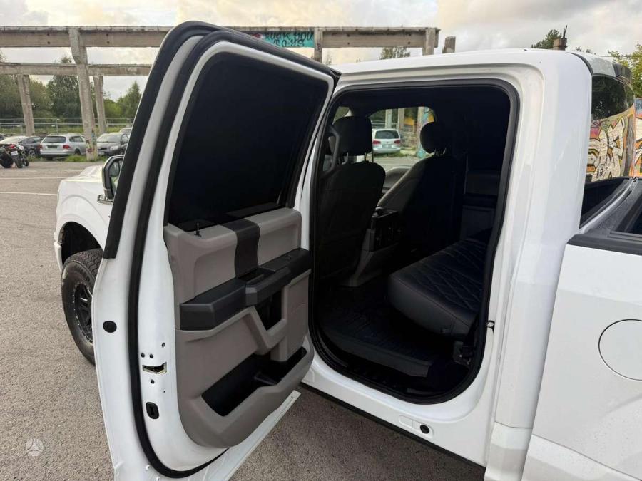 White Ford F-150 2019 in Klaipeda, with an engine capacity of 5.00 L and mileage of 176 thousand km for 22000 €, photo 18 on AUTOMOTO.COM.LV