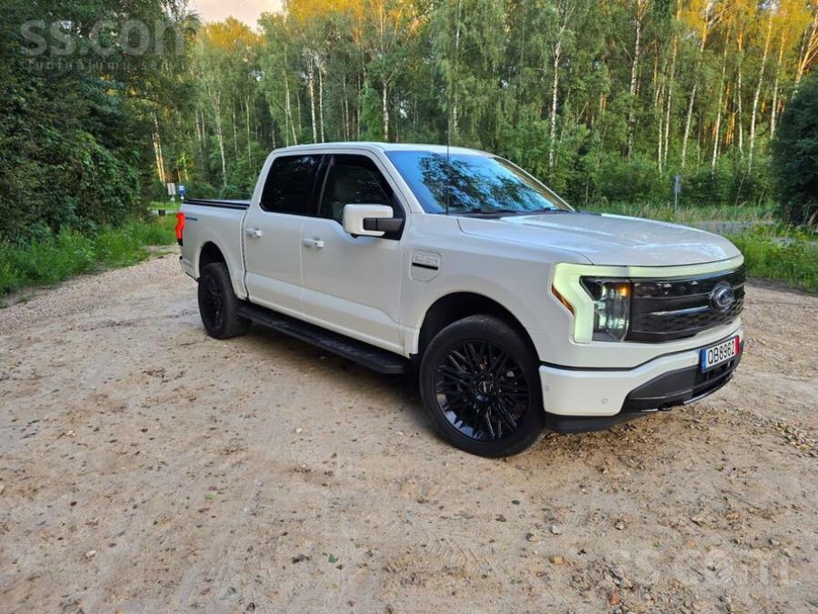 Balts Ford F-150 2022 Rīga, ar dzinēja tilpumu 5.00 L un nobraukumu 60 tūkst. km par 85000 €, foto 3 vietnē AUTOMOTO.COM.LV