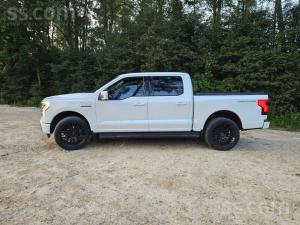Balts Ford F-150 2022 Rīga, ar dzinēja tilpumu 5.00 L un nobraukumu 60 tūkst. km par 85000 €, foto 4 vietnē AUTOMOTO.COM.LV