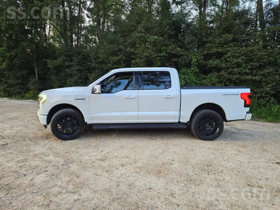 Balts Ford F-150 2022 Rīga, ar dzinēja tilpumu 5.00 L un nobraukumu 60 tūkst. km par 85000 €, foto 4 vietnē AUTOMOTO.COM.LV