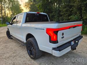 Balts Ford F-150 2022 Rīga, ar dzinēja tilpumu 5.00 L un nobraukumu 60 tūkst. km par 85000 €, foto 5 vietnē AUTOMOTO.COM.LV