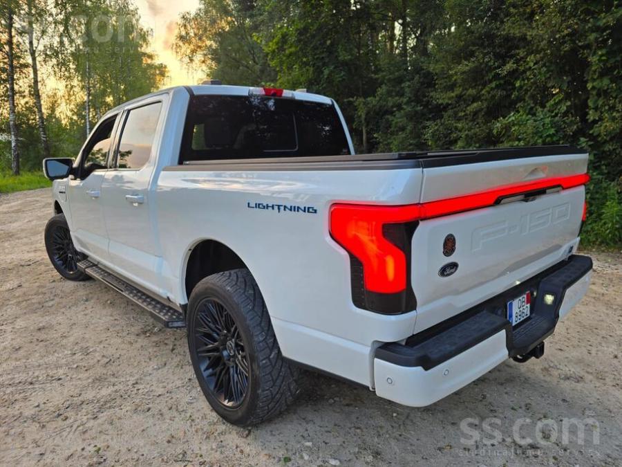 Balts Ford F-150 2022 Rīga, ar dzinēja tilpumu 5.00 L un nobraukumu 60 tūkst. km par 85000 €, foto 5 vietnē AUTOMOTO.COM.LV