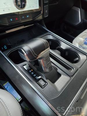 Balts Ford F-150 2022 Rīga, ar dzinēja tilpumu 5.00 L un nobraukumu 60 tūkst. km par 85000 €, foto 10 vietnē AUTOMOTO.COM.LV