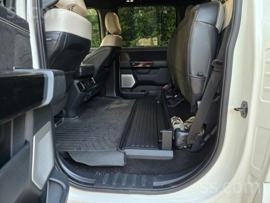 Balts Ford F-150 2022 Rīga, ar dzinēja tilpumu 5.00 L un nobraukumu 60 tūkst. km par 85000 €, foto 12 vietnē AUTOMOTO.COM.LV