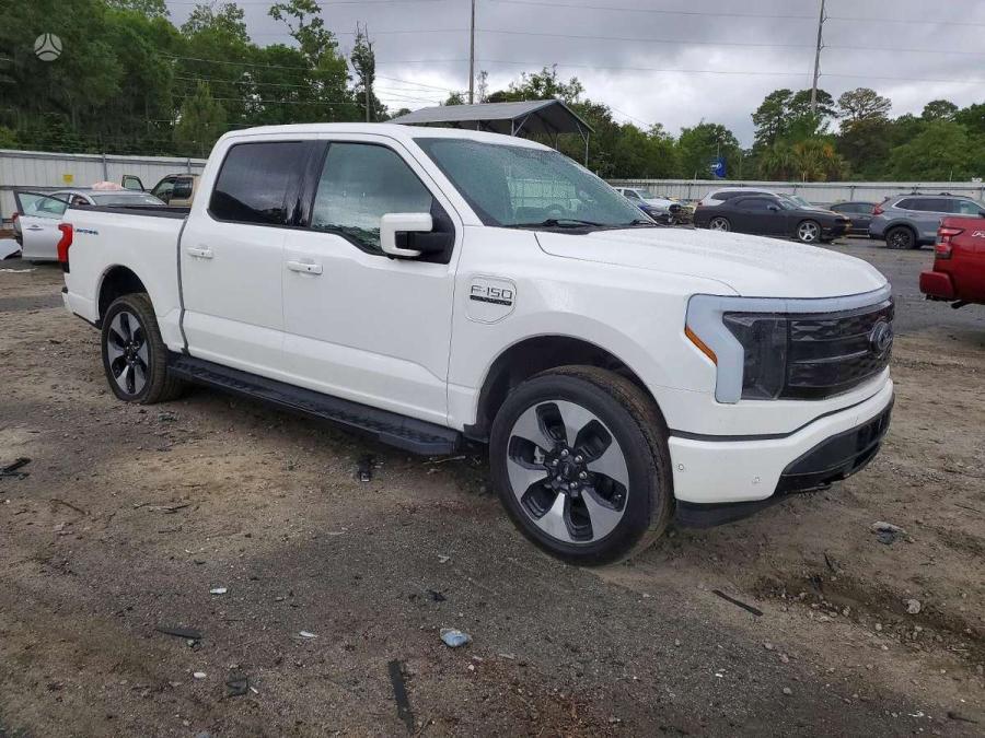 White Ford F-150 2023 in Kaunas, with an engine capacity of 0.00 L and mileage of 124 thousand km for 44300 €, photo 4 on AUTOMOTO.COM.LV
