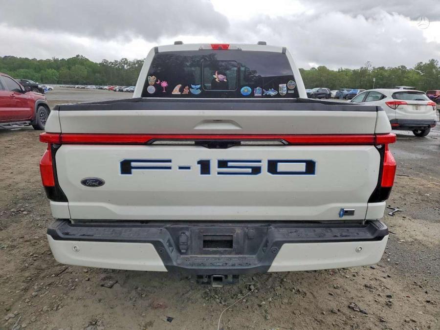 White Ford F-150 2023 in Kaunas, with an engine capacity of 0.00 L and mileage of 124 thousand km for 44300 €, photo 6 on AUTOMOTO.COM.LV