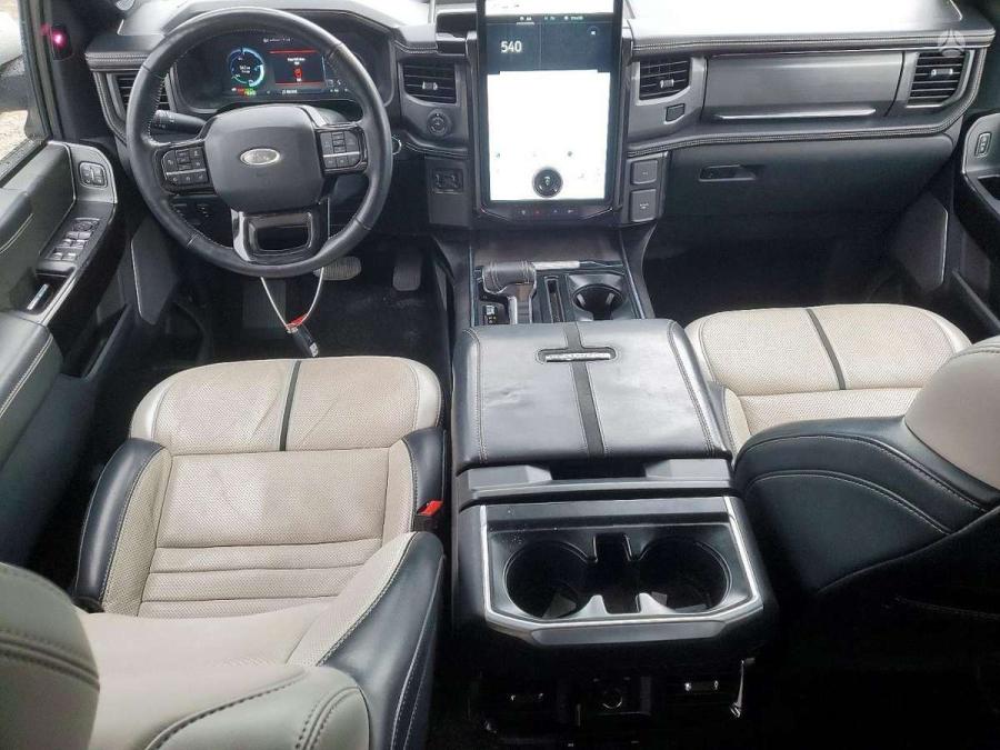White Ford F-150 2023 in Kaunas, with an engine capacity of 0.00 L and mileage of 124 thousand km for 44300 €, photo 8 on AUTOMOTO.COM.LV