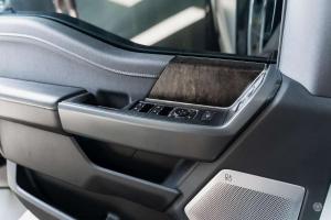 Balts Ford F-150 2023 Viļņa, ar dzinēja tilpumu 5.03 L un nobraukumu 59 tūkst. km par 139999 €, foto 24 vietnē AUTOMOTO.COM.LV