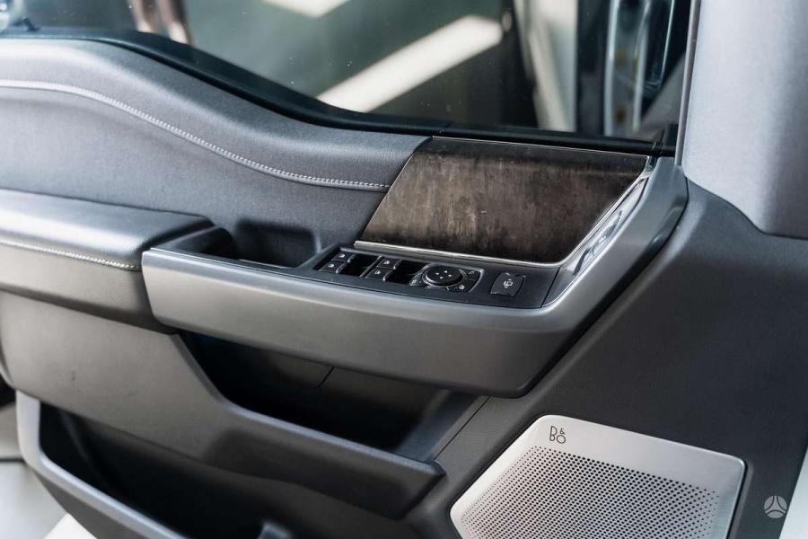 Balts Ford F-150 2023 Viļņa, ar dzinēja tilpumu 5.03 L un nobraukumu 59 tūkst. km par 139999 €, foto 24 vietnē AUTOMOTO.COM.LV