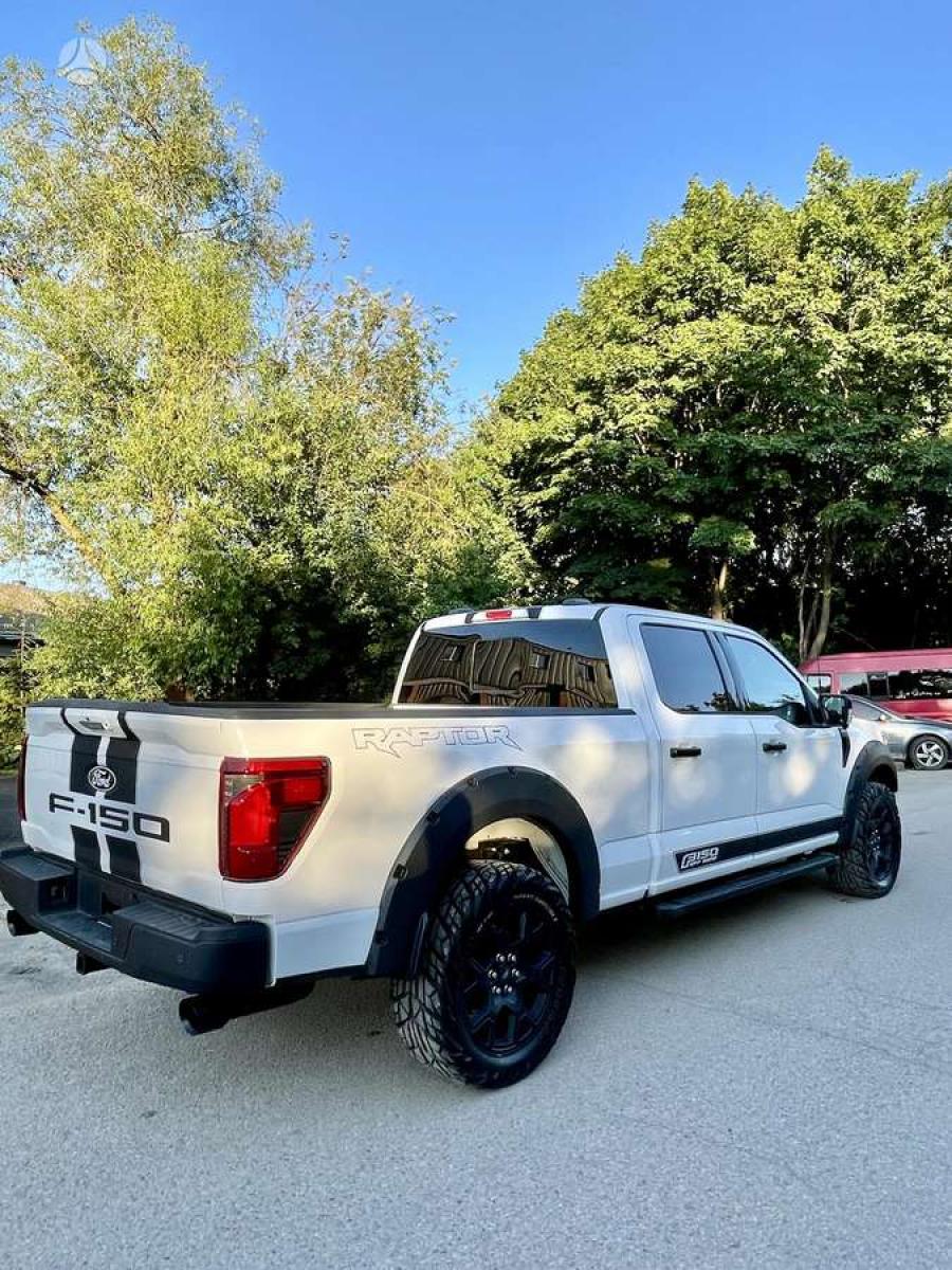 White Ford F-150 2024 in Kaunas, with an engine capacity of 5.00 L and mileage of 44 thousand km for 48000 €, photo 6 on AUTOMOTO.COM.LV