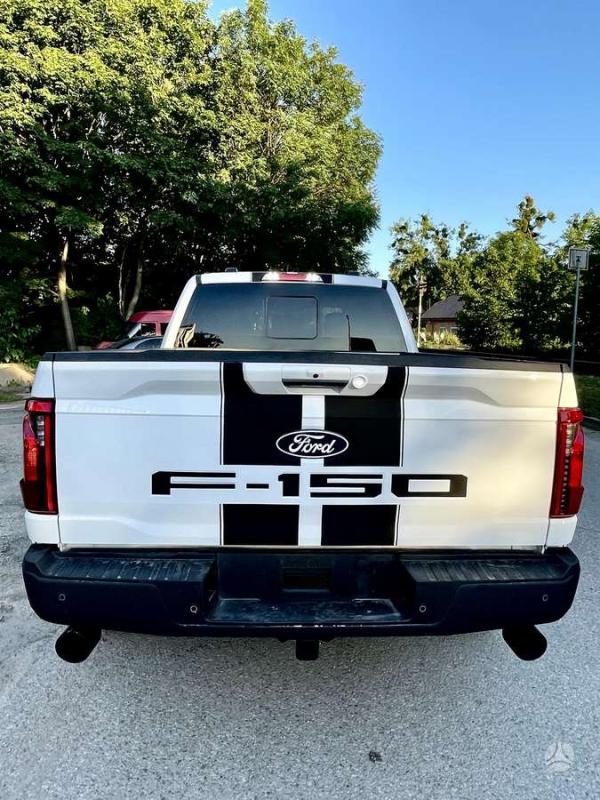 White Ford F-150 2024 in Kaunas, with an engine capacity of 5.00 L and mileage of 44 thousand km for 48000 €, photo 6 on AUTOMOTO.COM.LV