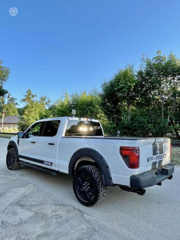 White Ford F-150 2024 in Kaunas, with an engine capacity of 5.00 L and mileage of 44 thousand km for 48000 €, photo 7 on AUTOMOTO.COM.LV