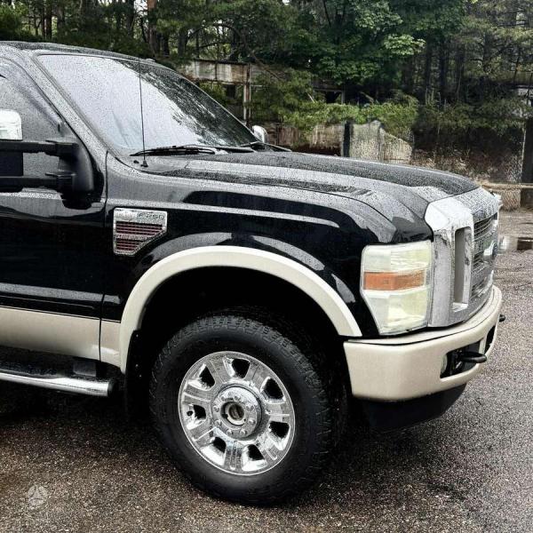 Melns Ford F-250 2008 Tallina, ar dzinēja tilpumu 6.40 L un nobraukumu 194 tūkst. km par 19999 €, foto 4 vietnē AUTOMOTO.COM.LV