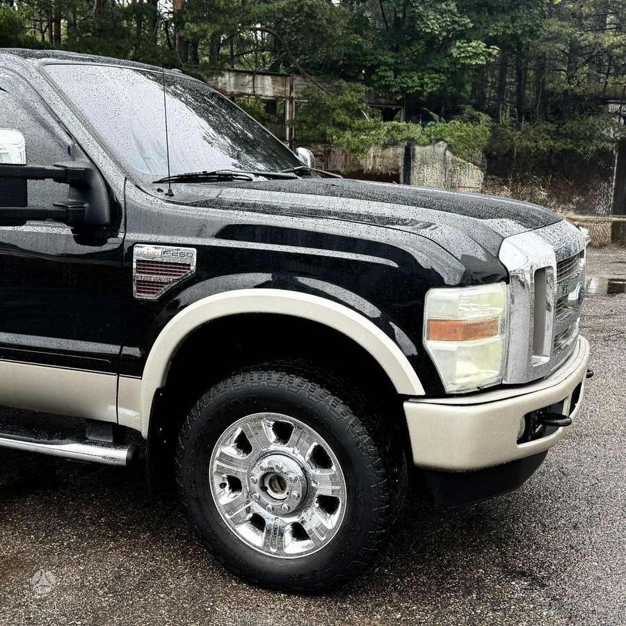 Melns Ford F-250 2008 Tallina, ar dzinēja tilpumu 6.40 L un nobraukumu 194 tūkst. km par 19999 €, foto 5 vietnē AUTOMOTO.COM.LV