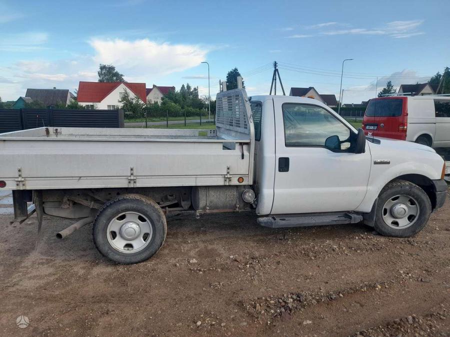 Balts Ford F-350 2006 Viļņa, ar dzinēja tilpumu 5.40 L un nobraukumu 90 tūkst. km par 9000 €, foto 4 vietnē AUTOMOTO.COM.LV