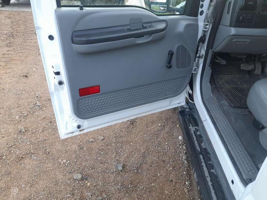 Balts Ford F-350 2006 Viļņa, ar dzinēja tilpumu 5.40 L un nobraukumu 90 tūkst. km par 9000 €, foto 11 vietnē AUTOMOTO.COM.LV