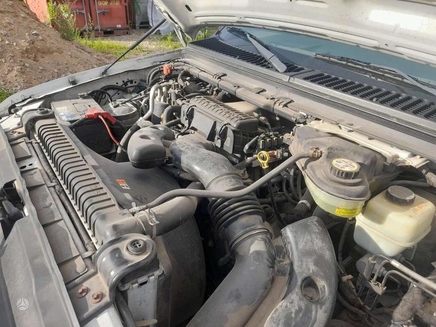 Balts Ford F-350 2006 Viļņa, ar dzinēja tilpumu 5.40 L un nobraukumu 90 tūkst. km par 9000 €, foto 13 vietnē AUTOMOTO.COM.LV