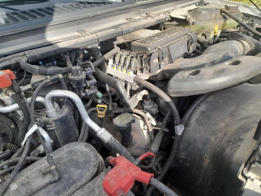 Balts Ford F-350 2006 Viļņa, ar dzinēja tilpumu 5.40 L un nobraukumu 90 tūkst. km par 9000 €, foto 14 vietnē AUTOMOTO.COM.LV