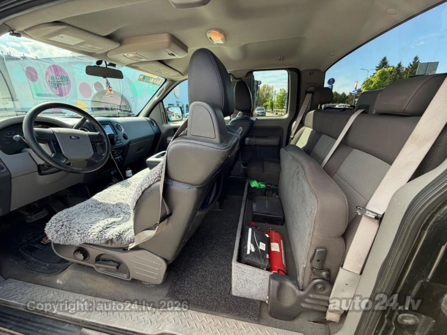 Melns Ford F-Series 2005 Tallina, ar dzinēja tilpumu 4.60 L un nobraukumu 0 tūkst. km par 12000 €, foto 13 vietnē AUTOMOTO.COM.LV