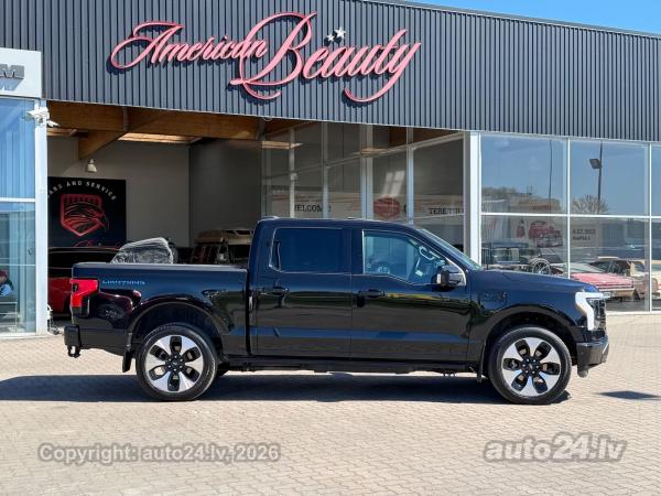 Melns Ford F-Series 2023 Tallina, ar dzinēja tilpumu 0.00 L un nobraukumu 35 tūkst. km par 85900 €, foto 4 vietnē AUTOMOTO.COM.LV
