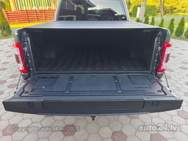 Pelēks Ford F-Series 2024 Paide, ar dzinēja tilpumu 5.00 L un nobraukumu 47 tūkst. km par 74900 €, foto 8 vietnē AUTOMOTO.COM.LV