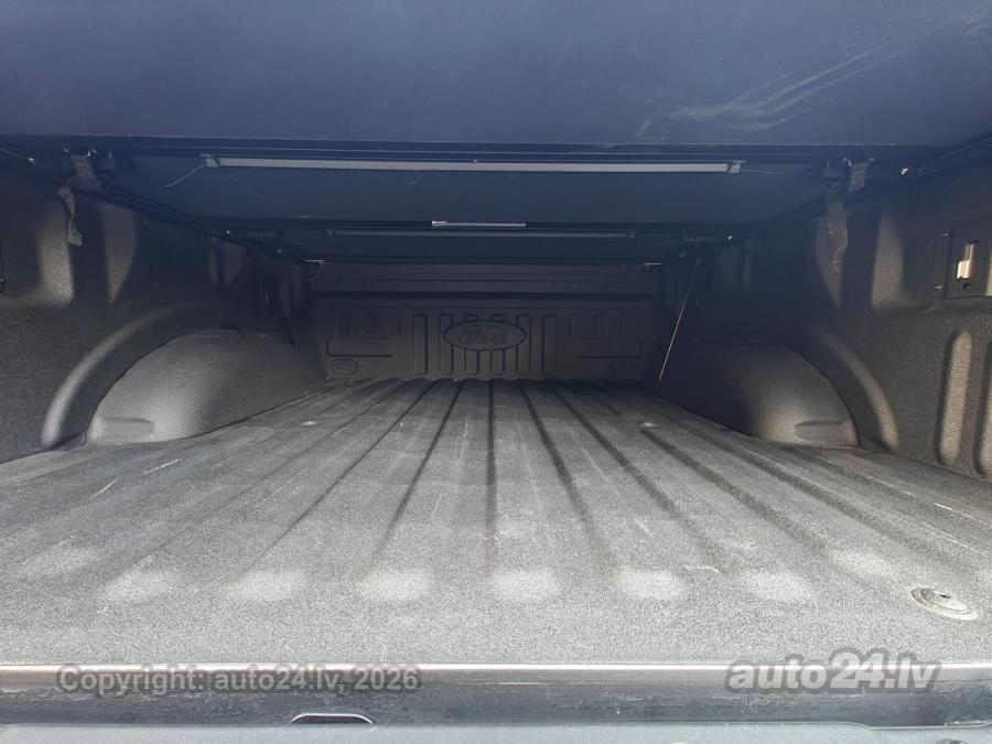 Pelēks Ford F-Series 2024 Paide, ar dzinēja tilpumu 5.00 L un nobraukumu 47 tūkst. km par 74900 €, foto 10 vietnē AUTOMOTO.COM.LV