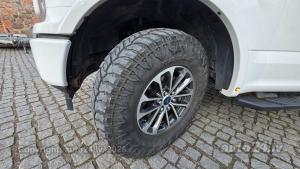 White Ford F-Series 2017 in Tartu, with an engine capacity of 5.00 L and mileage of 279 thousand km for 35900 €, photo 12 on AUTOMOTO.COM.LV