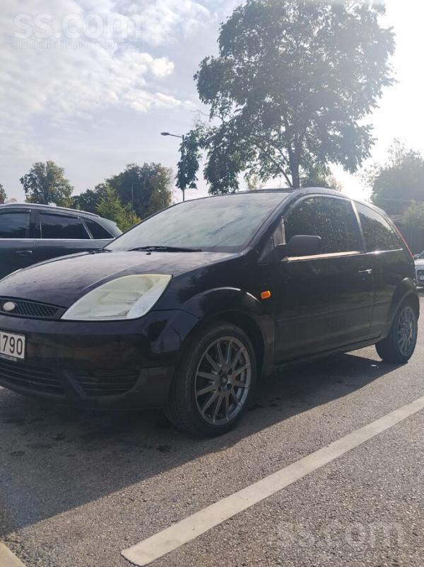 Melns Ford Fiesta 2004 Rēzekne, ar dzinēja tilpumu 1.40 L un nobraukumu 348 tūkst. km par 850 €, foto 1 vietnē AUTOMOTO.COM.LV