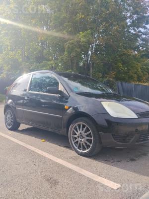 Black Ford Fiesta 2004 in Rezekne, with an engine capacity of 1.40 L and mileage of 348 thousand km for 850 €, photo 5 on AUTOMOTO.COM.LV