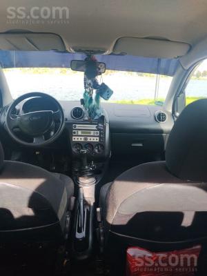Black Ford Fiesta 2004 in Rezekne, with an engine capacity of 1.40 L and mileage of 348 thousand km for 850 €, photo 6 on AUTOMOTO.COM.LV
