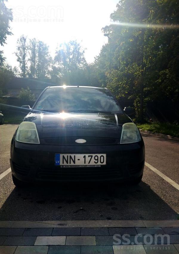 Ford Fiesta 2004 Rēzekne vietnē Melns Ford Fiesta 2004 Rēzekne, ar dzinēja tilpumu 1.40 L un nobraukumu 348 tūkst. km par 850 €, foto 3 vietnē AUTOMOTO.COM.LV