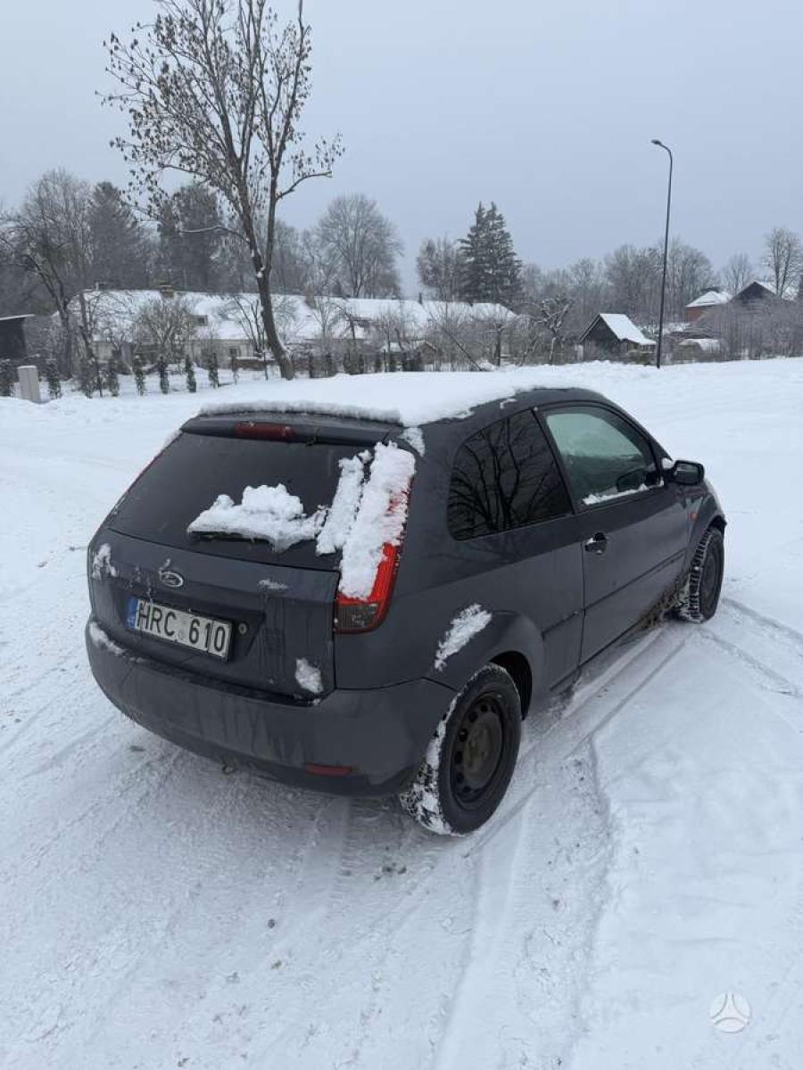 Black Ford Fiesta 2004 in Kaunas, with an engine capacity of 1.39 L and mileage of 225 thousand km for 360 €, photo 1 on AUTOMOTO.COM.LV